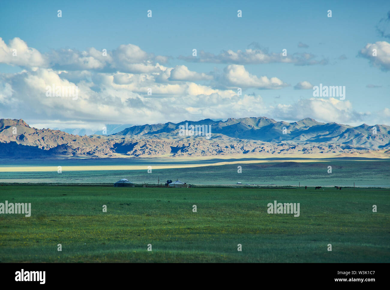 Khongor dunes hi-res stock photography and images - Alamy