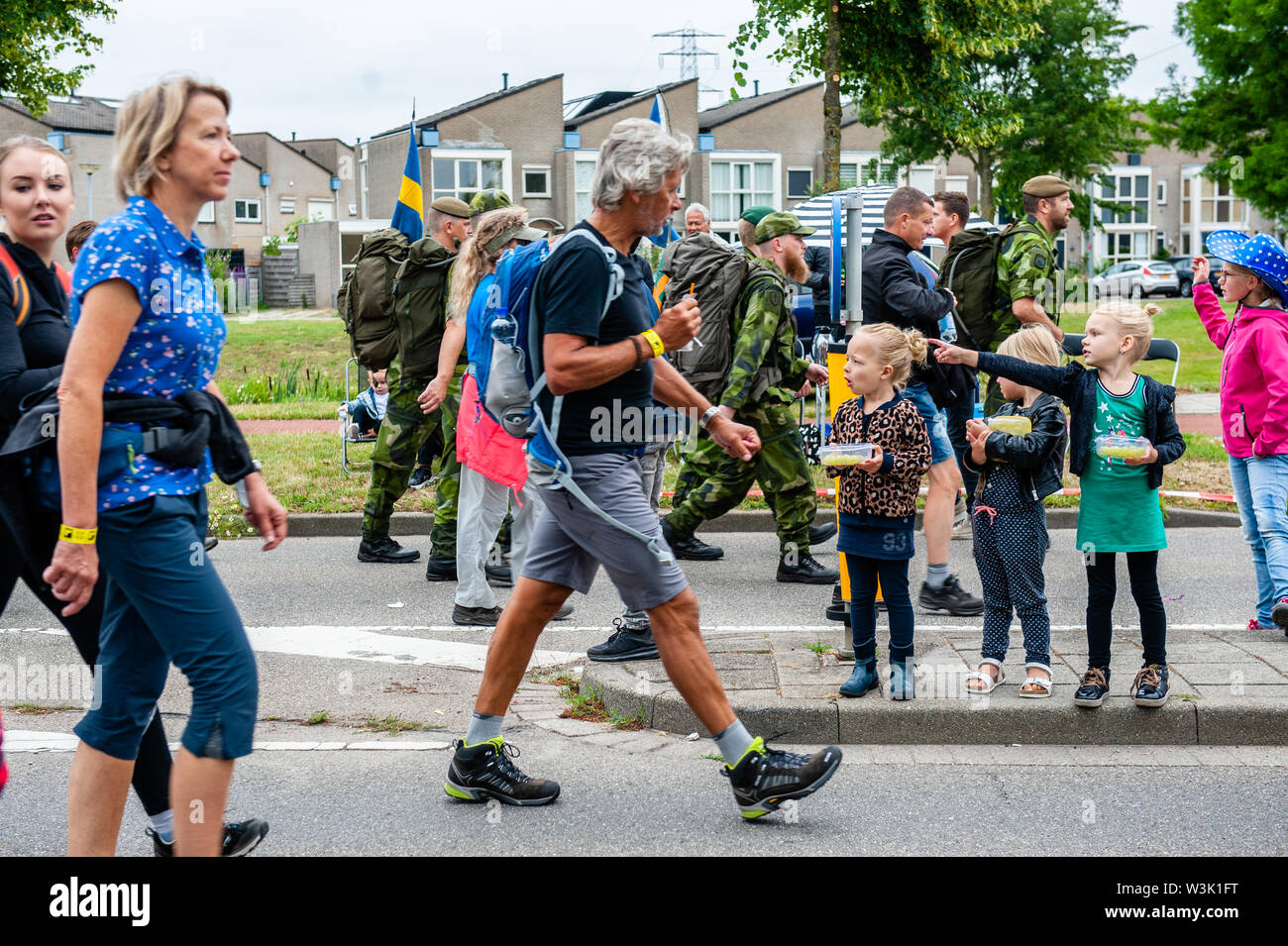 Kids around the world hi-res stock photography and images - Alamy