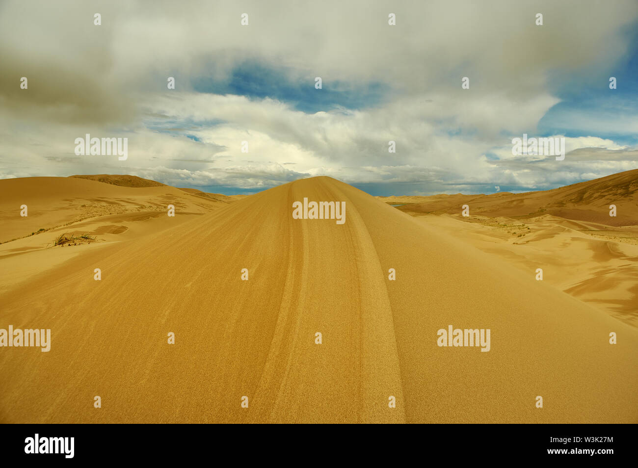 Mongolia. Sands Mongol Els, sandy dune desert, bright sunny day Stock ...