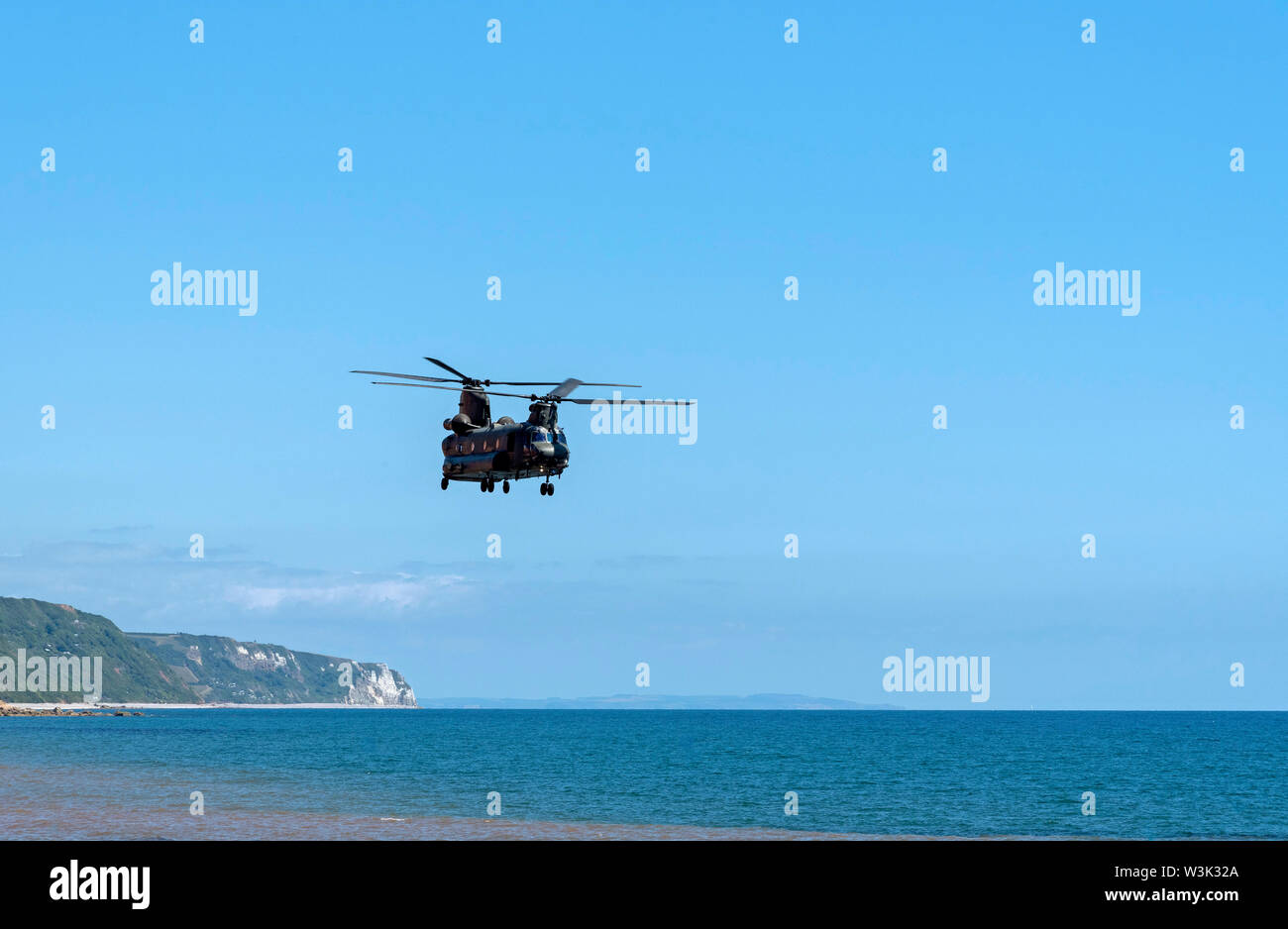 Chinook helicopter water hi-res stock photography and images - Alamy
