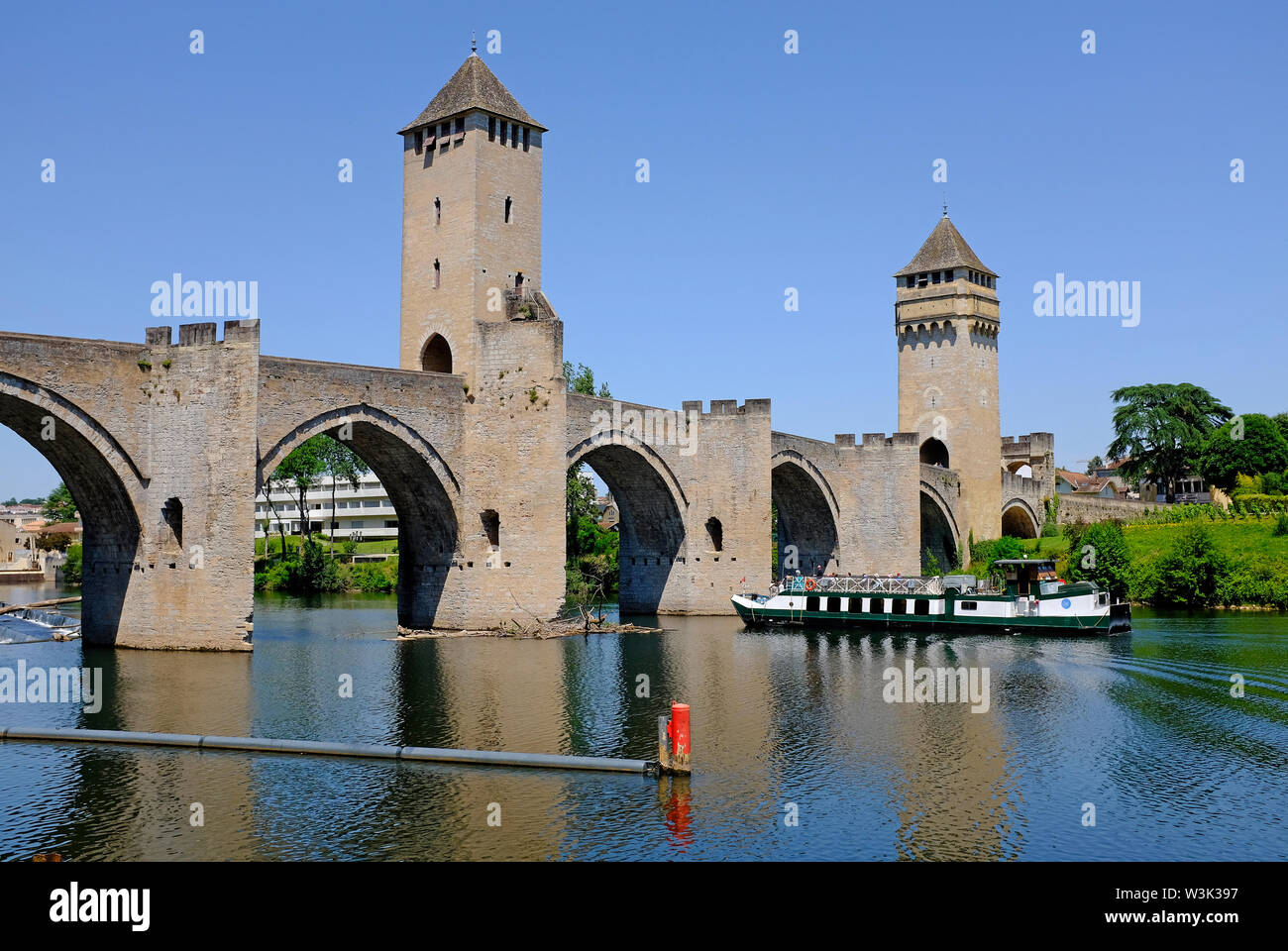 Arched towers hi-res stock photography and images - Alamy
