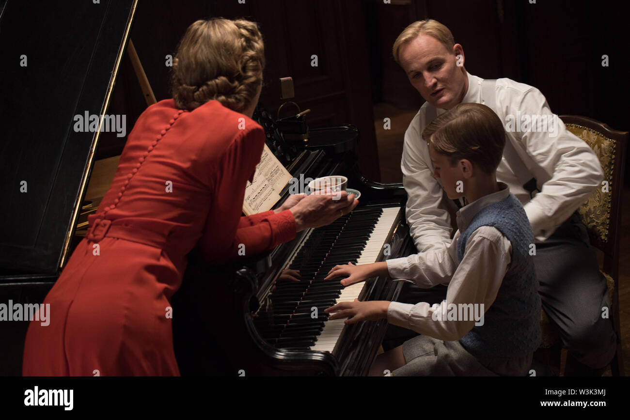 Jason Clarke and Rosamund Pike in the ©The Weinstein Company new movie ...