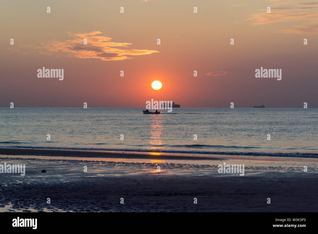 Beautiful sun rising over hi-res stock photography and images - Alamy
