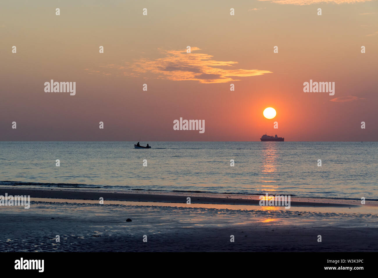 Beautiful sun rising over hi-res stock photography and images - Alamy