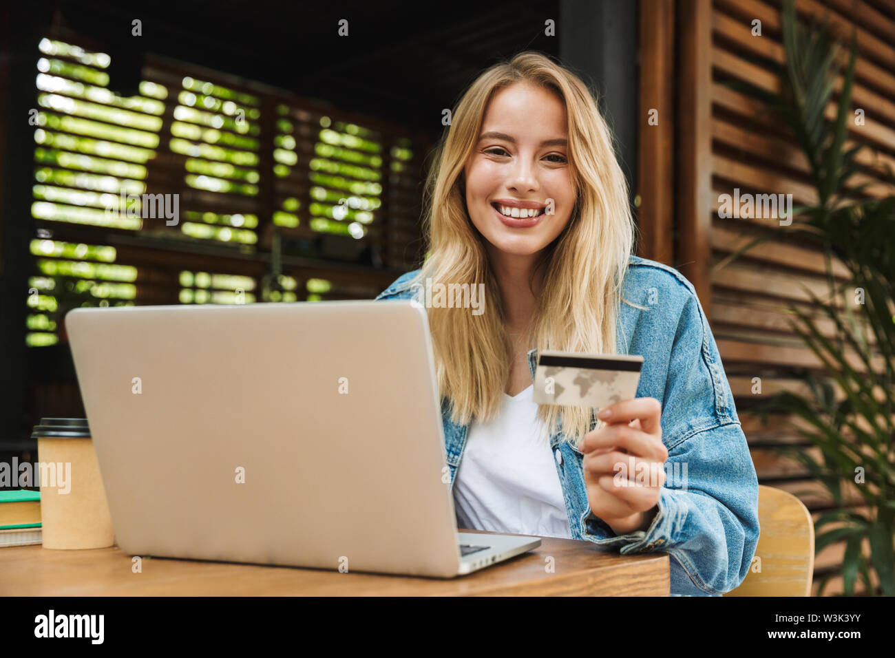 Image of amazing excited happy young woman posing outdoors in cafe ...