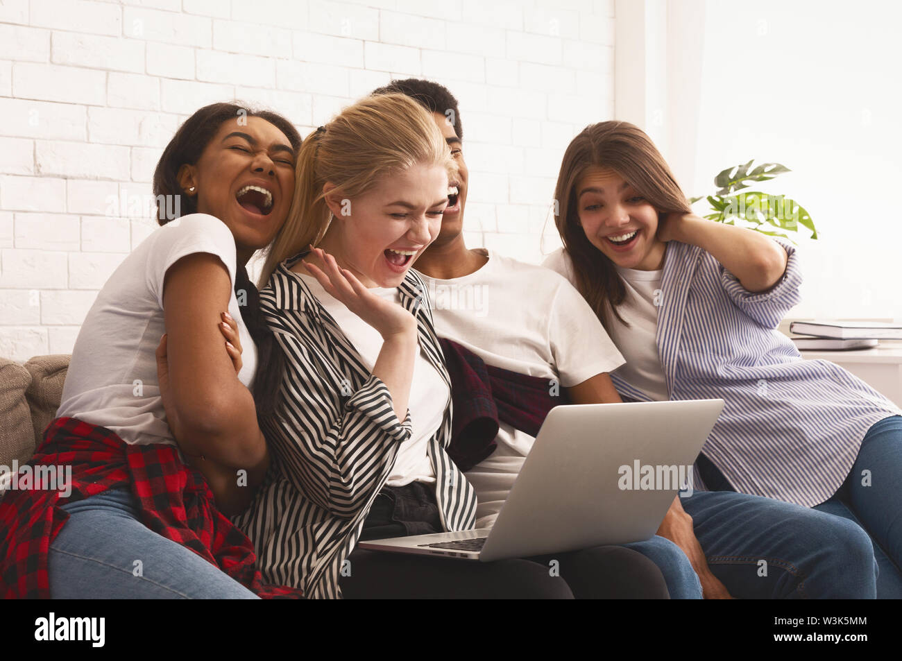 Teens watching movie together hi-res stock photography and images - Alamy