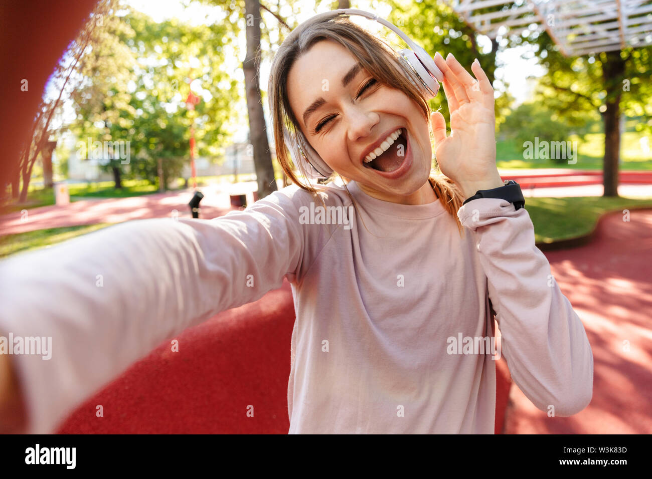 Image of a beautiful cheerful young fitness sports woman posing ...