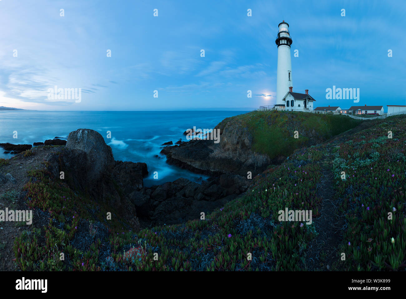 White pigeon point lighthouse with a blue sky Historic Old Lighthouse ...