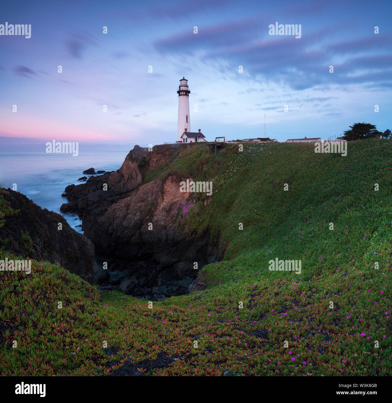 White pigeon point lighthouse with a blue sky Historic Old Lighthouse ...