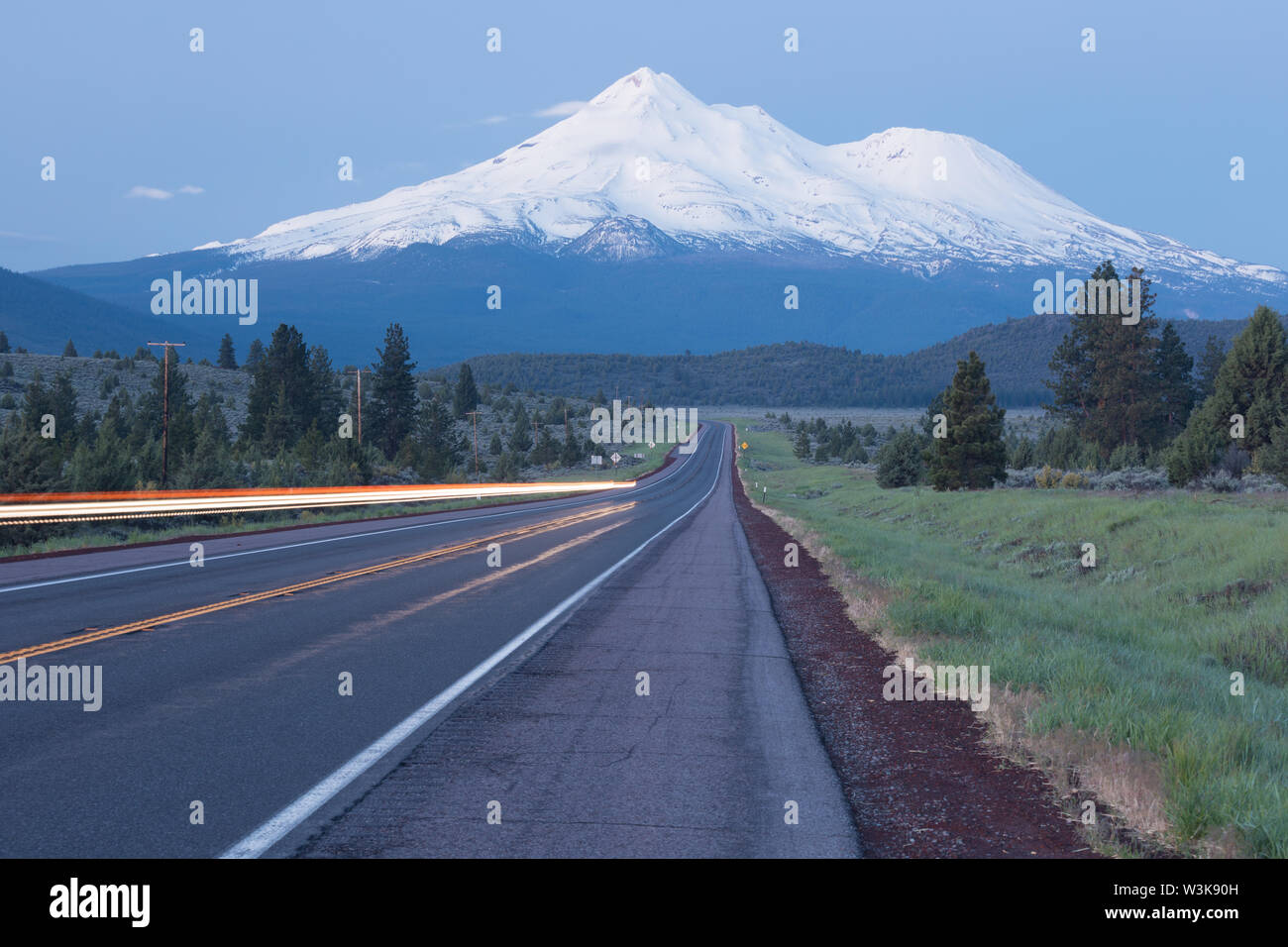 Road towards Mounts Shasta and Shastina in California, United States ...