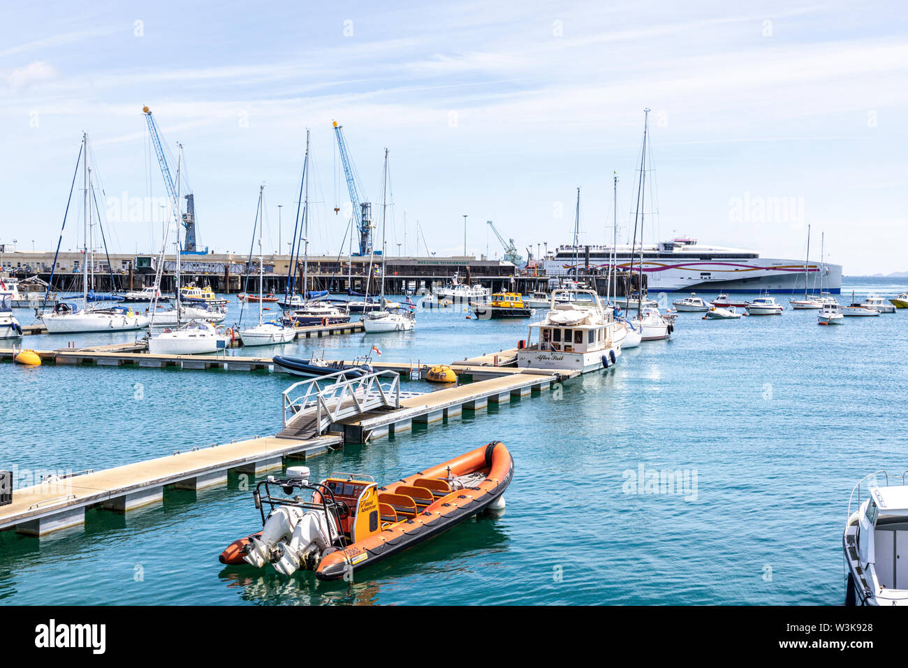 British channel island ferries hi-res stock photography and images - Alamy