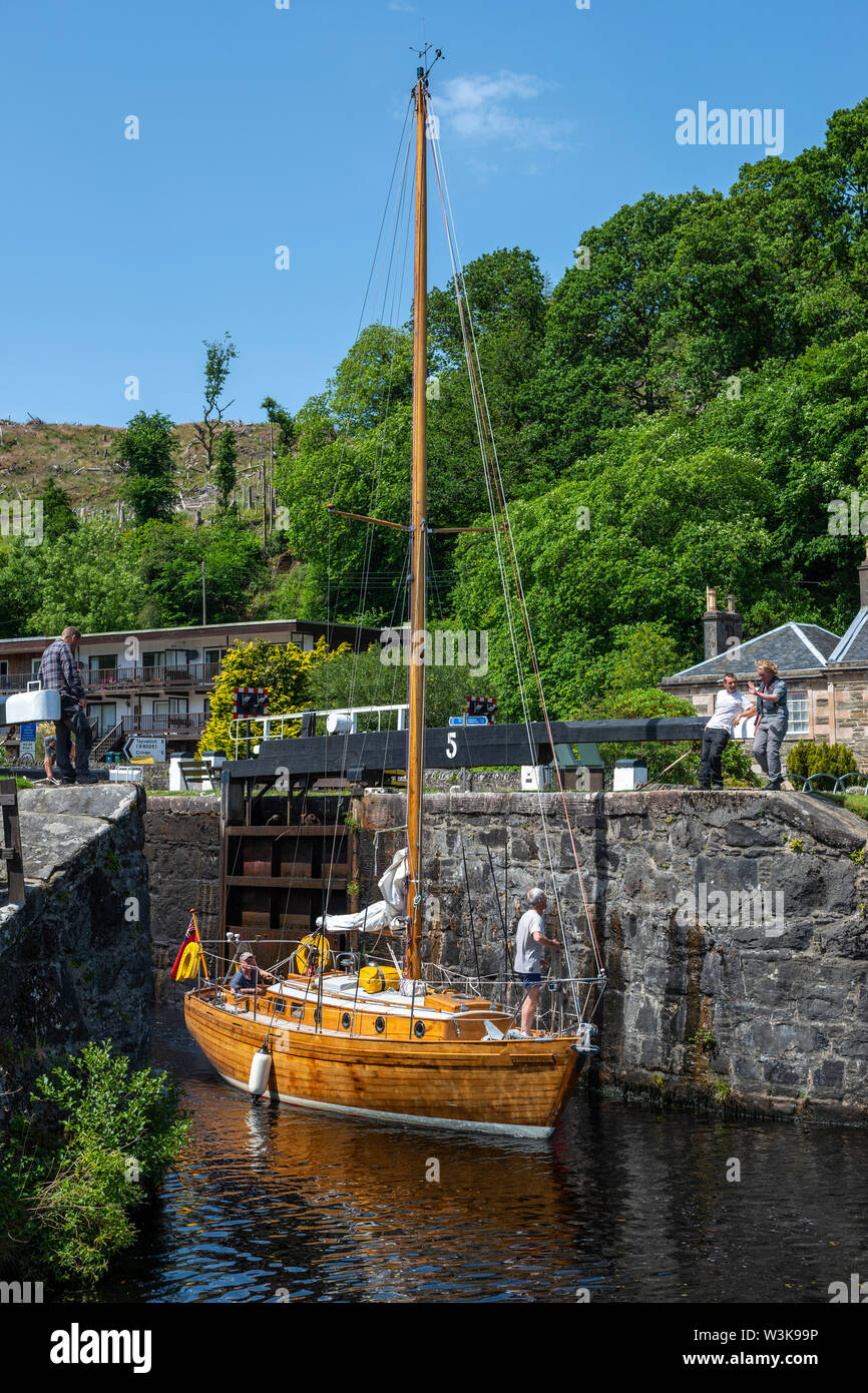 Crinan canal lock ardrishaig hi-res stock photography and images - Alamy