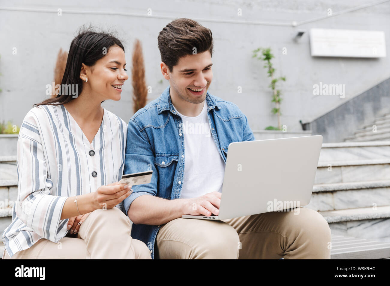 Using computer female teenage card hi-res stock photography and images ...