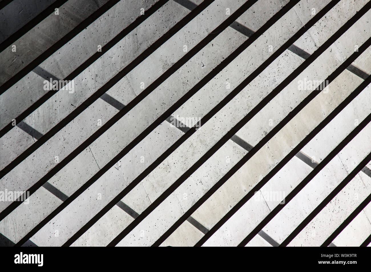 Diagonal lines in architecture hi-res stock photography and images - Alamy