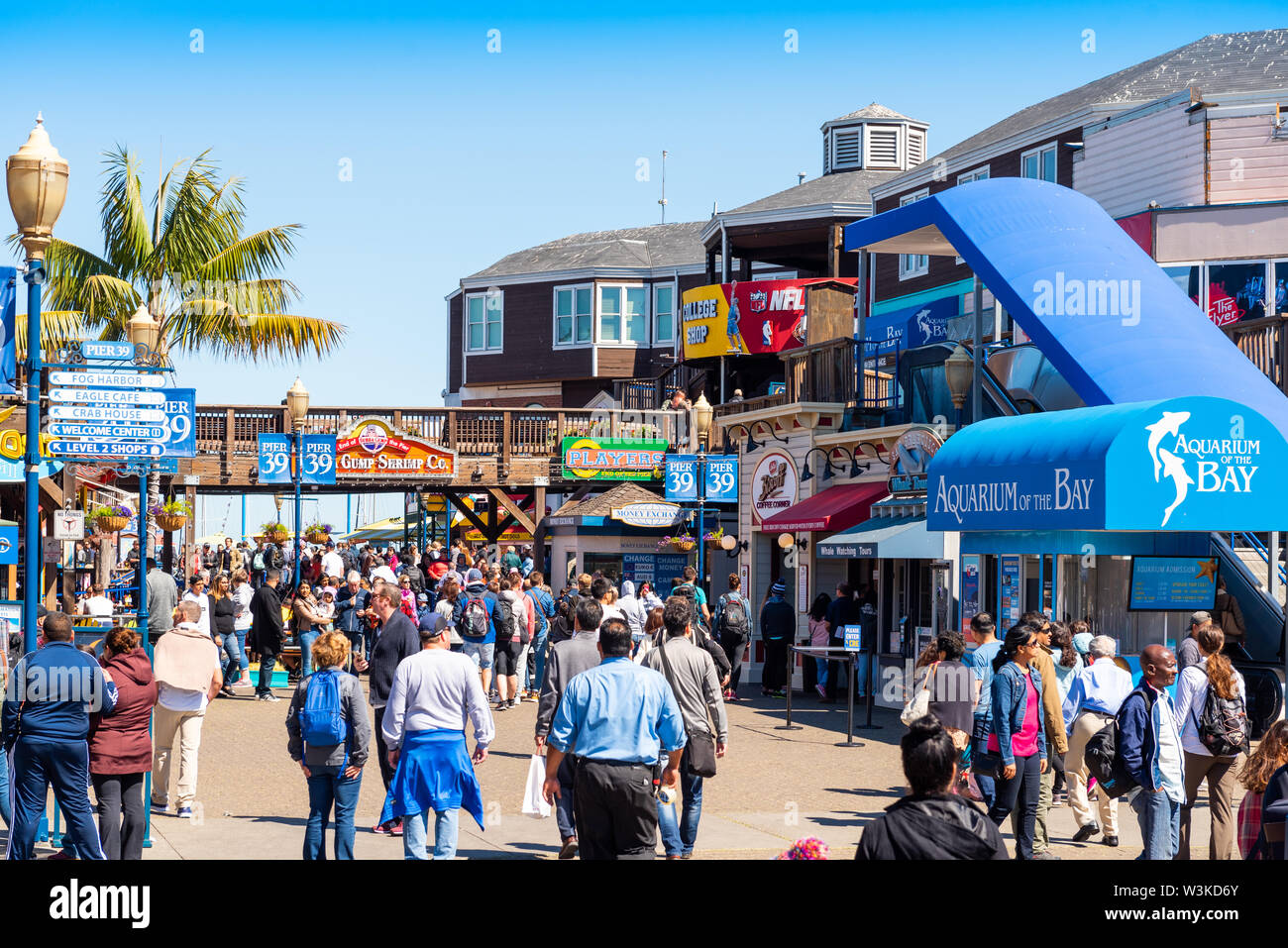 Pier 39 san francisco restaurants hi-res stock photography and images ...