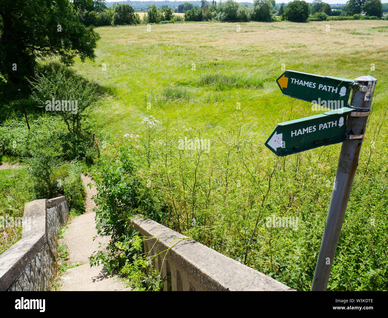 National trails sign uk hi-res stock photography and images - Alamy