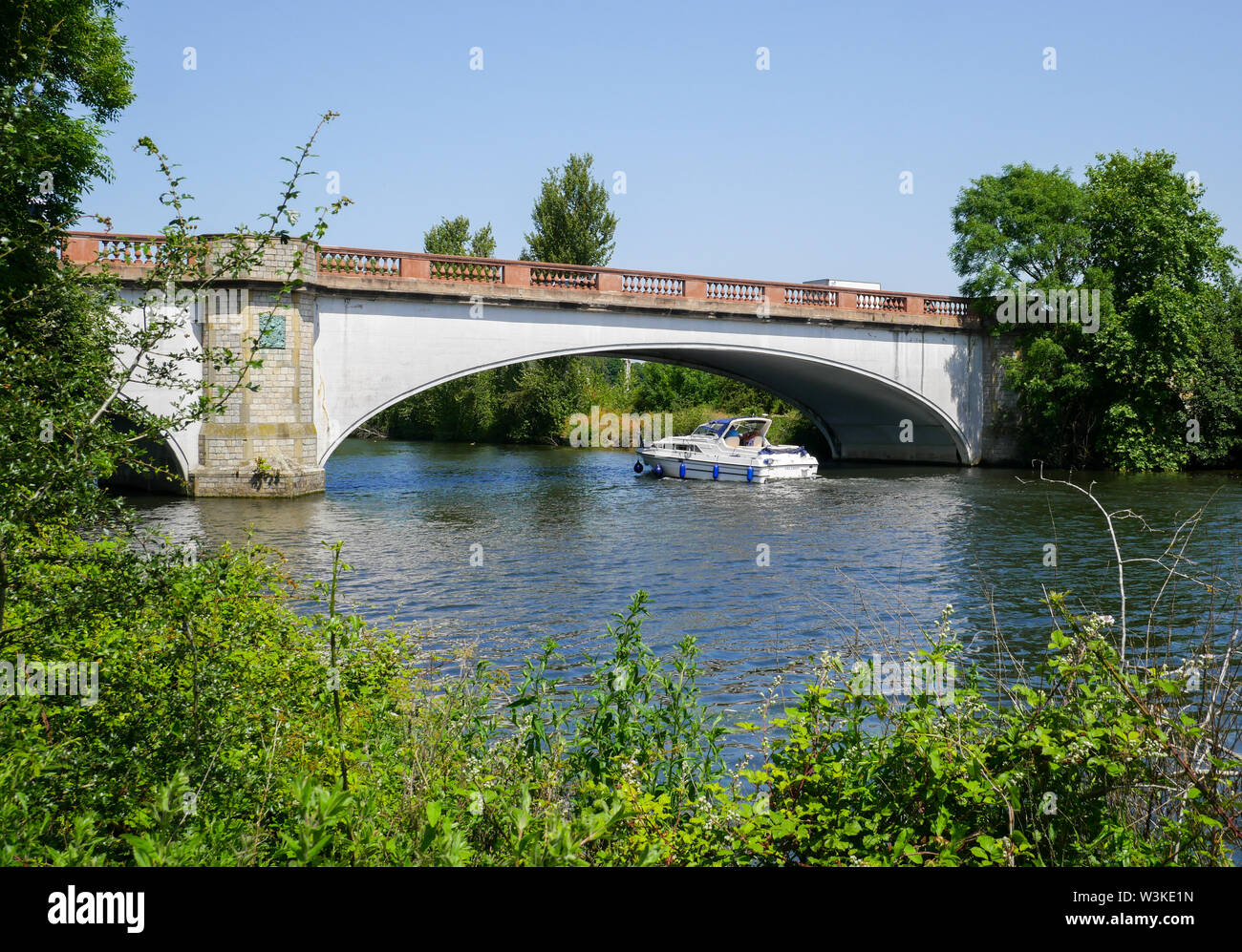 The Thames Path Crosses, Albert Bridge, Datchet, Berkshire, England, UK ...