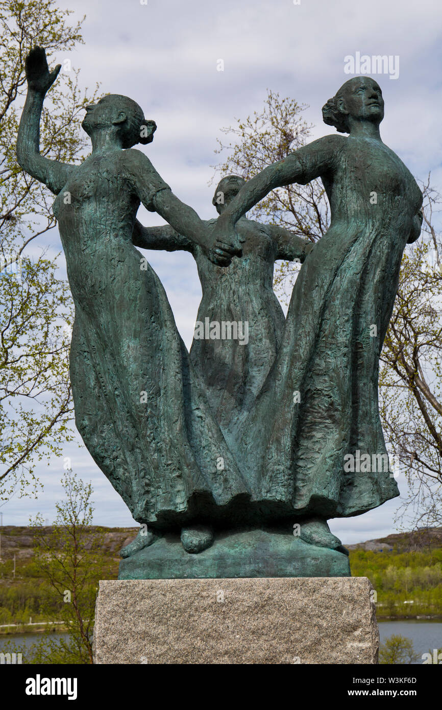 Statue of three women from three countries at the borderland museum ...