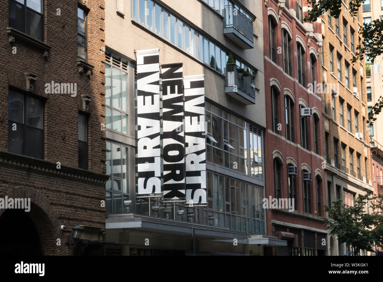 Live theater hi-res stock photography and images - Alamy