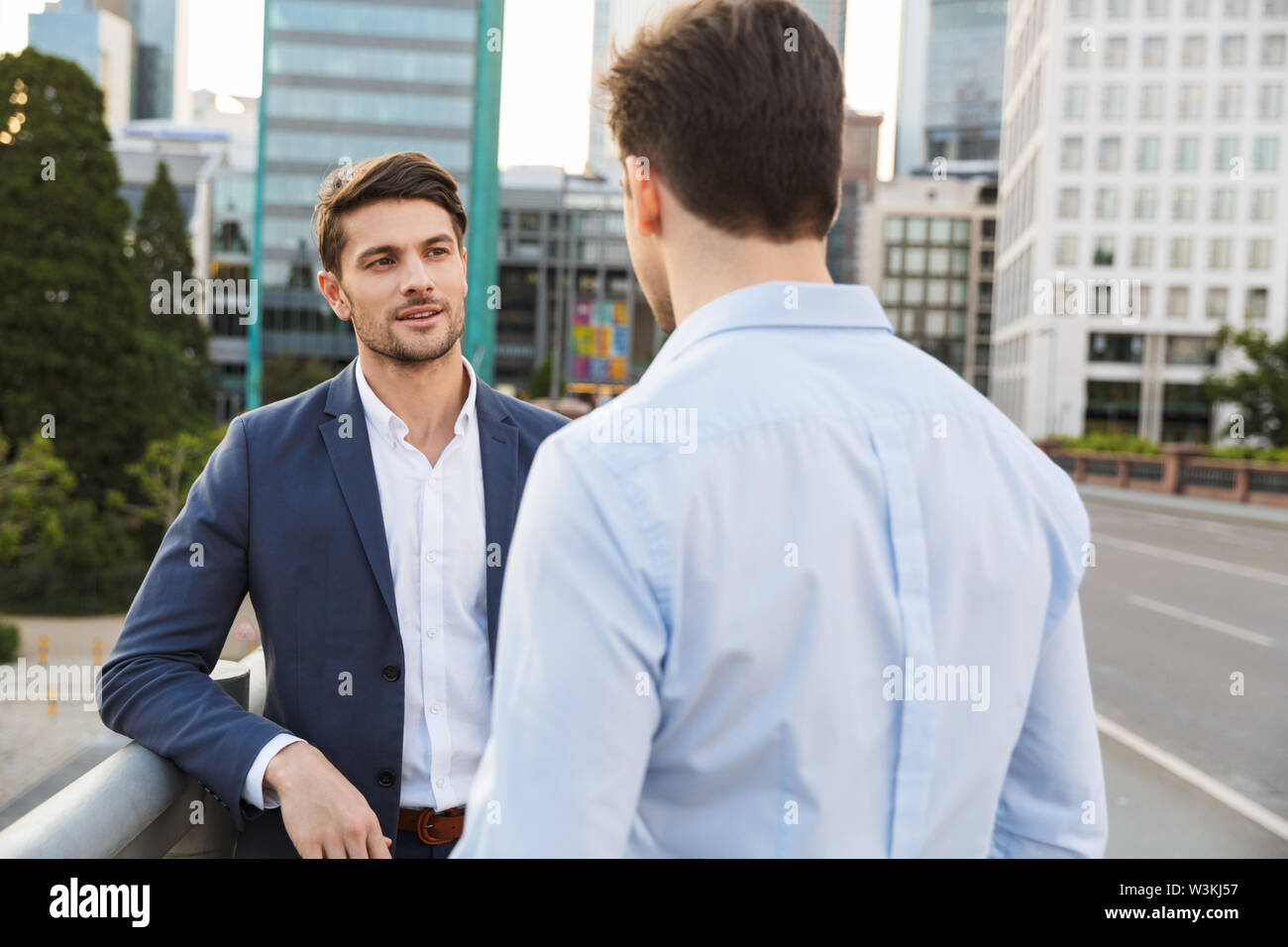 Two friends talking serious hi-res stock photography and images - Alamy