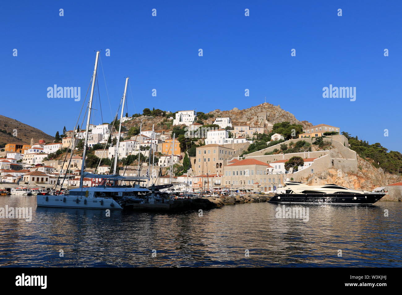 Hydra island harbour hi-res stock photography and images - Alamy