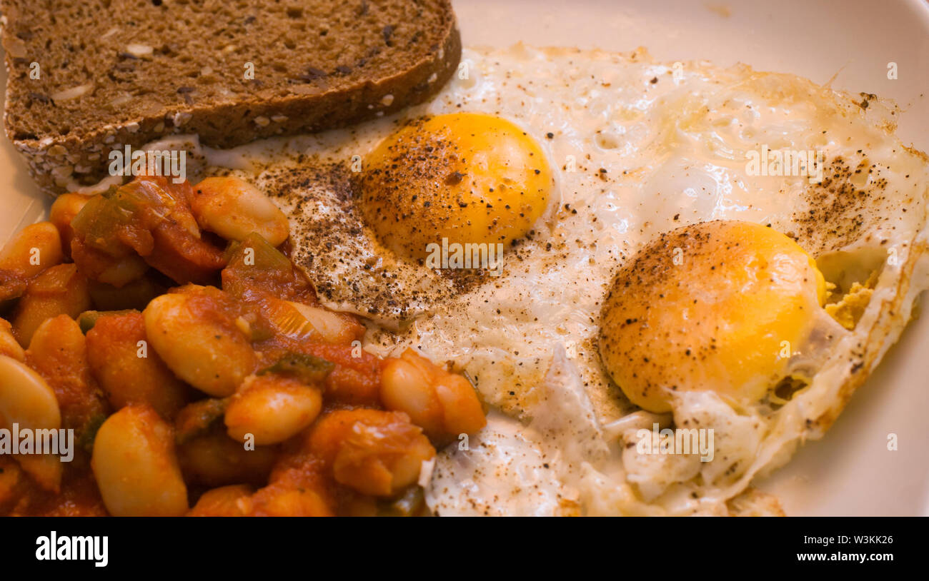 Baked beans fried bread hi-res stock photography and images - Alamy