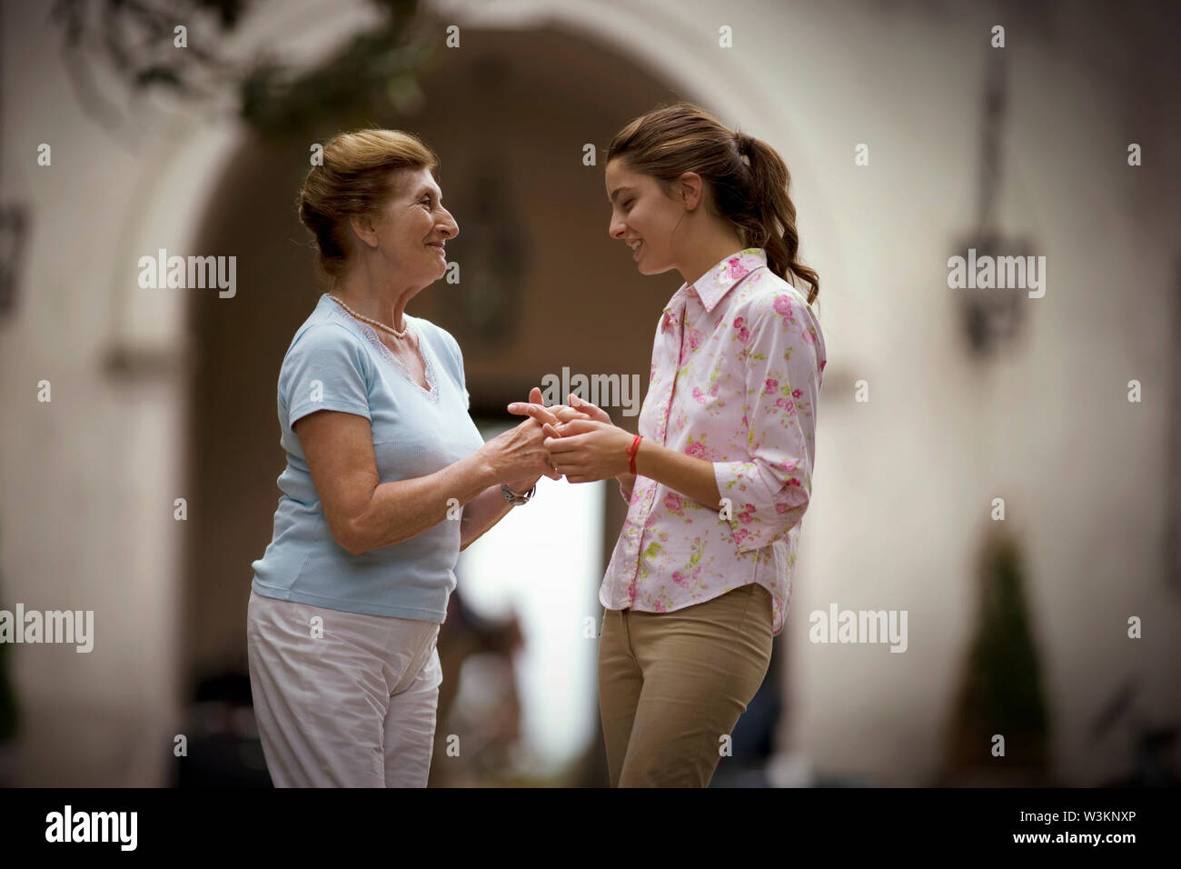 Friendly conversation between mother and daughter Stock Photo - Alamy Friendly conversation between mother and daughter Stock Photo - Alamy