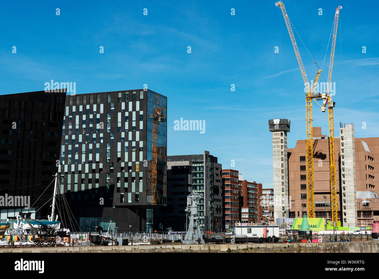 Liverpool cranes hi-res stock photography and images - Alamy