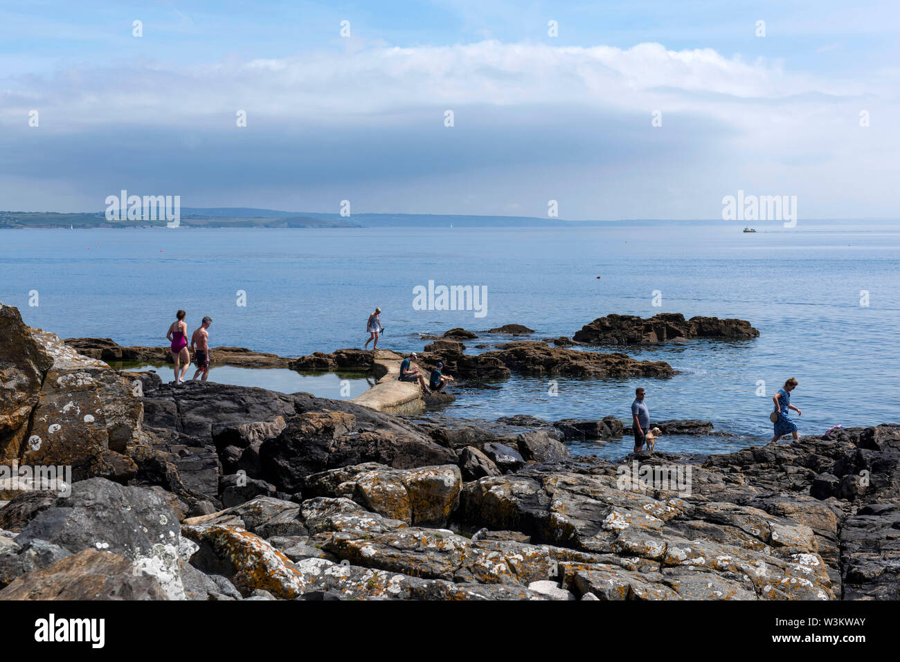 Sunny day rock cornwall hi-res stock photography and images - Alamy