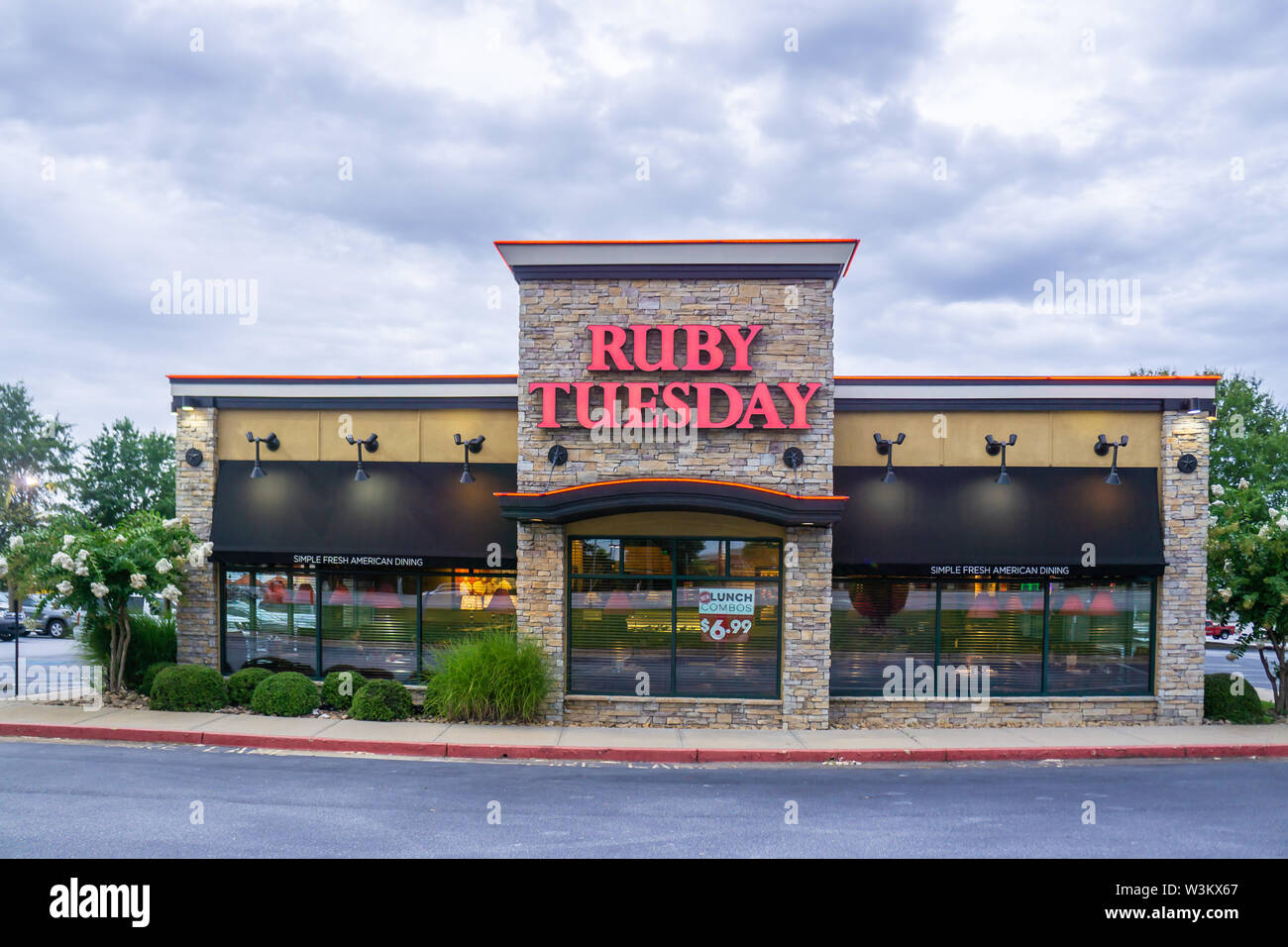 Loganville, GA - July 13th 2019: Ruby Tuesday store front sign ...