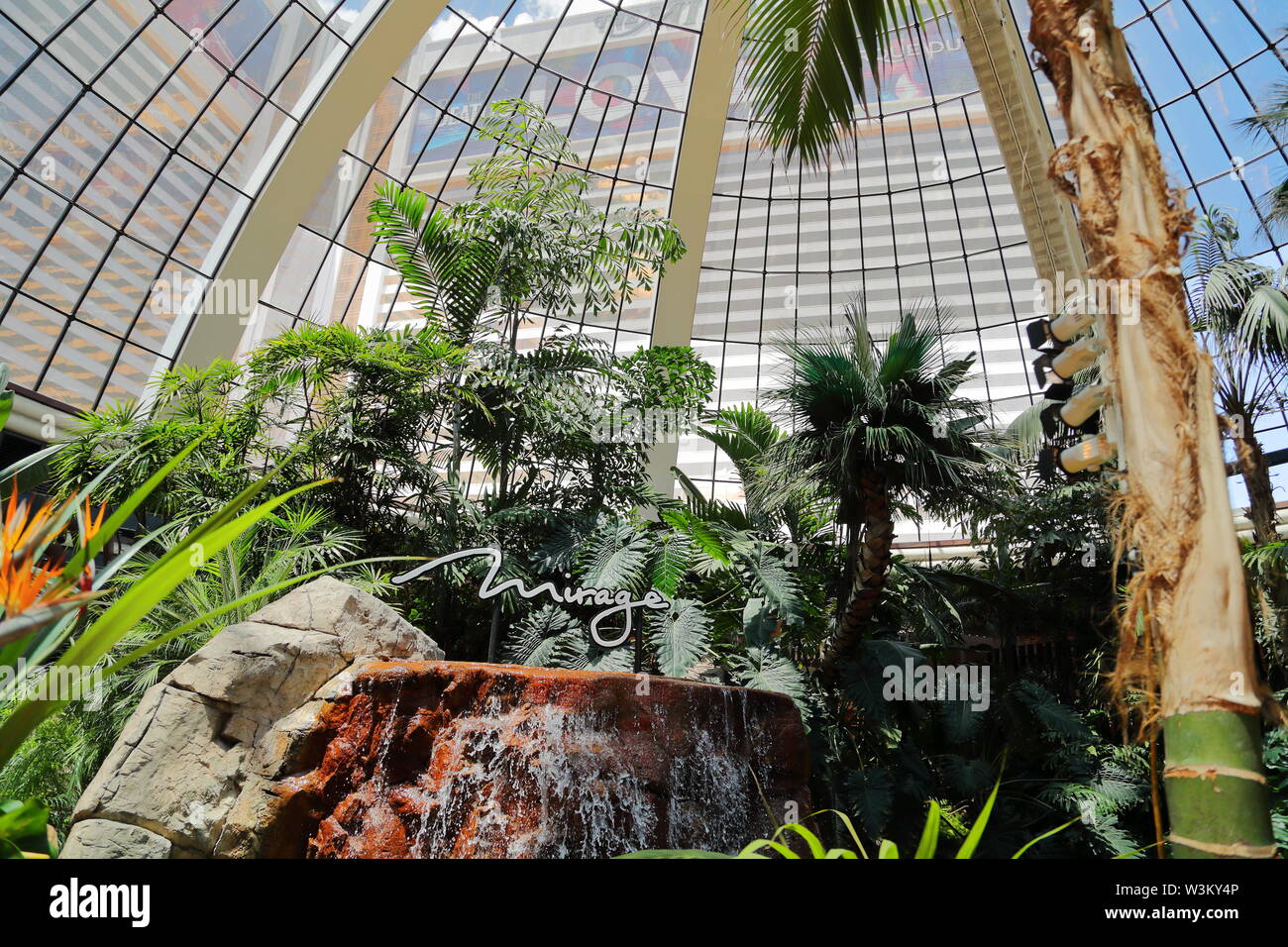 Fountain inside the lobby of The Mirage Hotel & Casino, Las Vegas ...