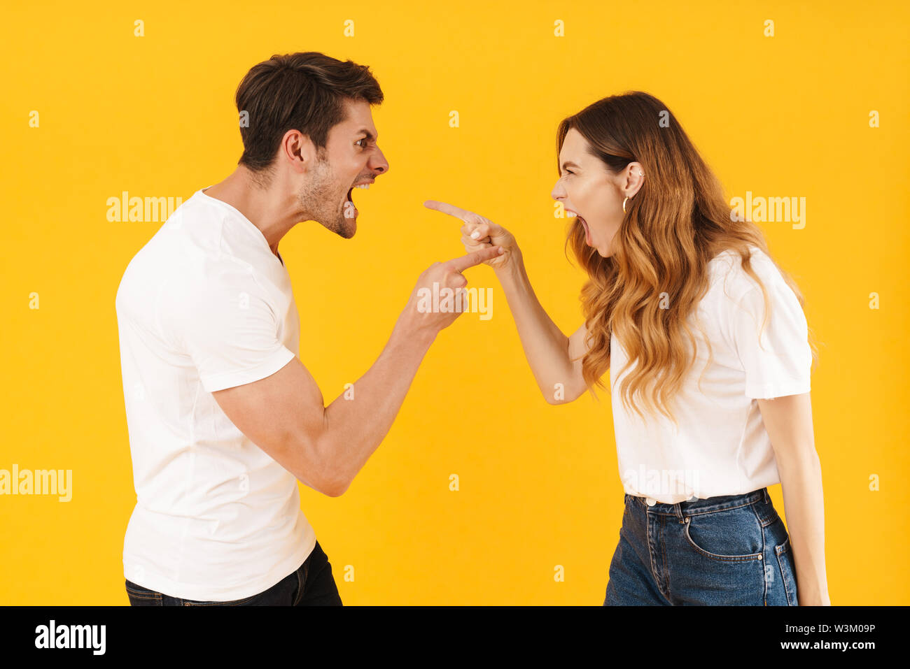 Couple screaming each other hi-res stock photography and images - Alamy