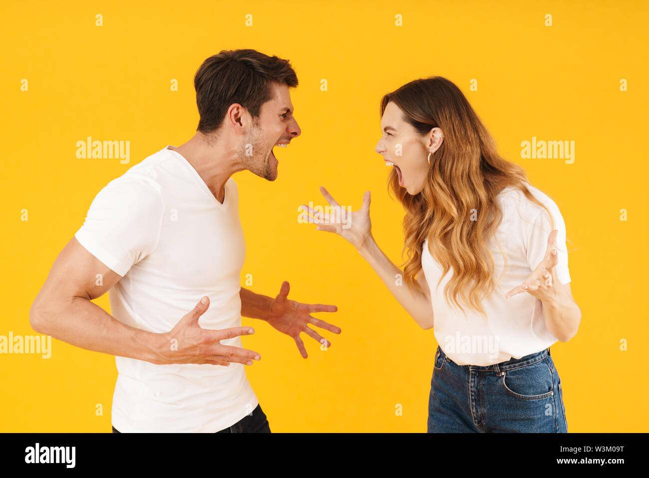 Couple screaming each other hi-res stock photography and images - Alamy