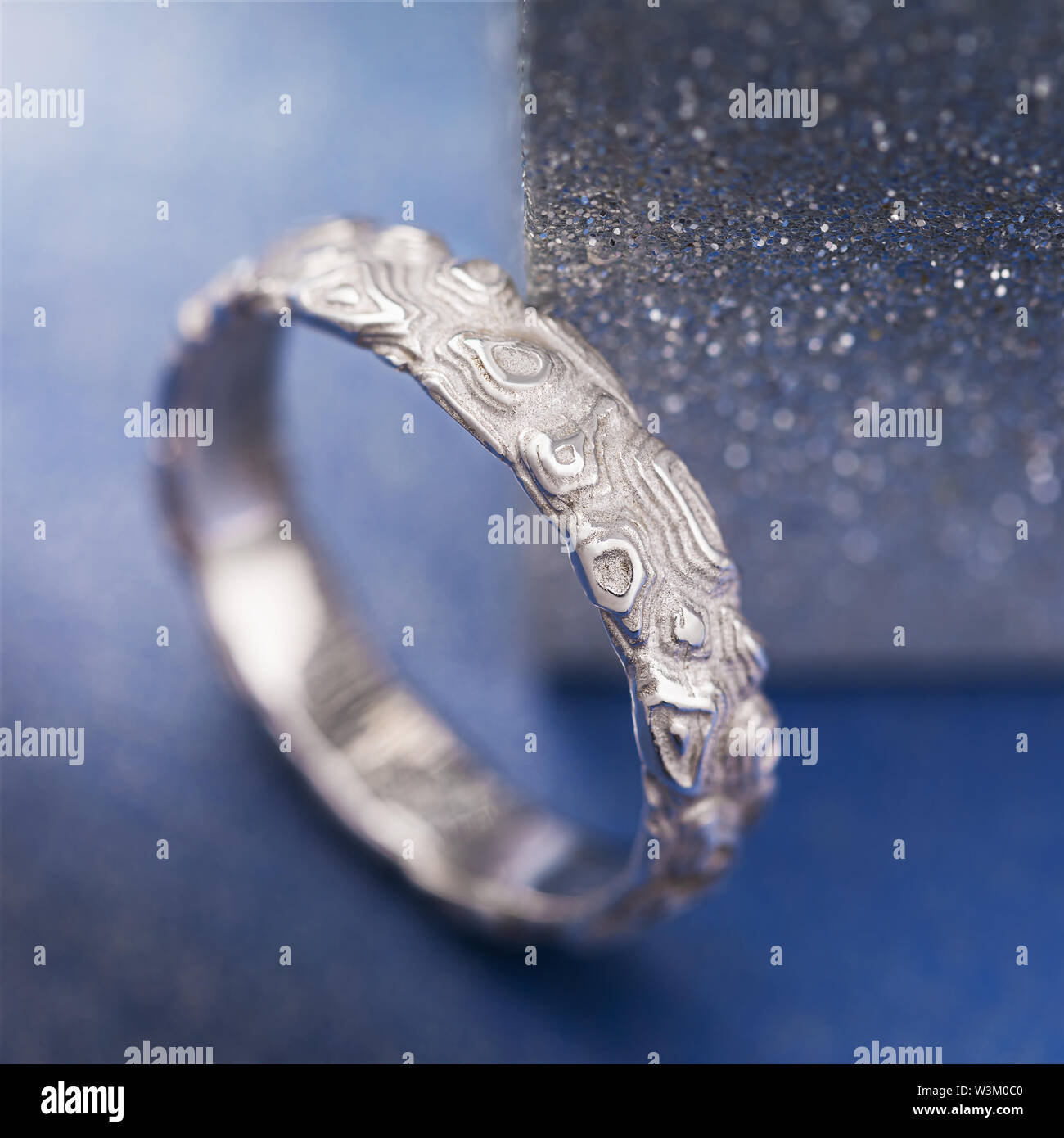 Shiny silver metal background hi-res stock photography and images - Alamy