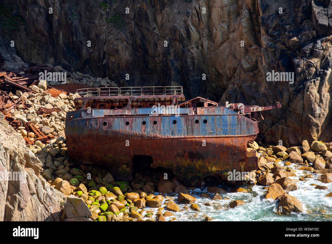 Mayon cliff shipwreck hi-res stock photography and images - Alamy