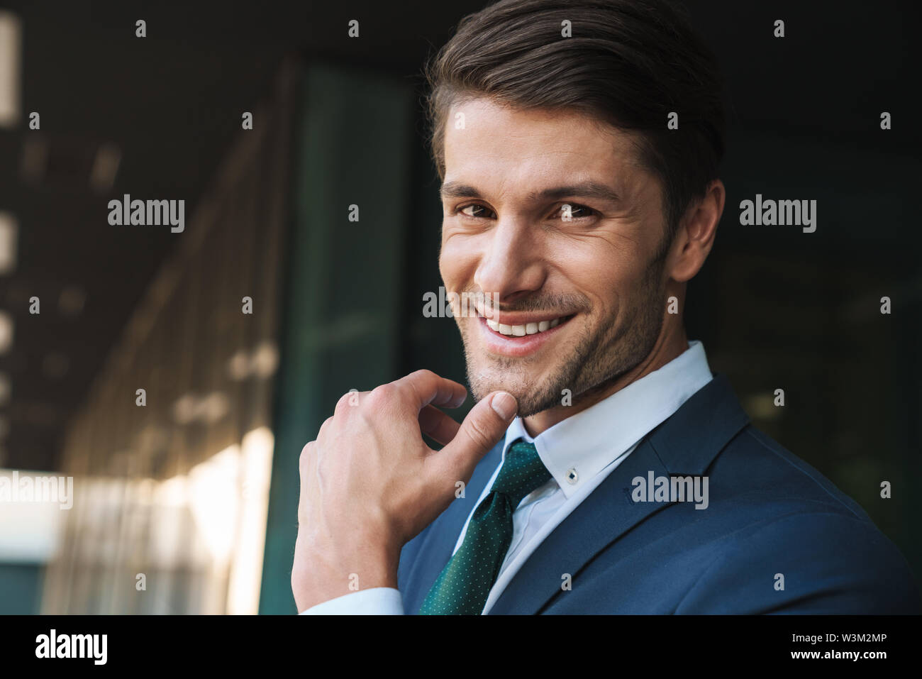 Businessman dressed in formal suit hi-res stock photography and images ...