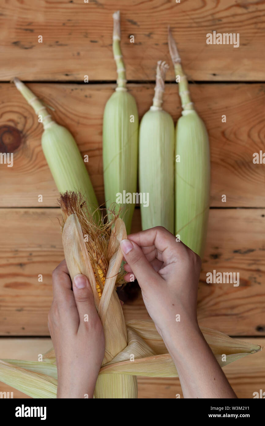 Woman fresh corn cobs hi-res stock photography and images - Alamy