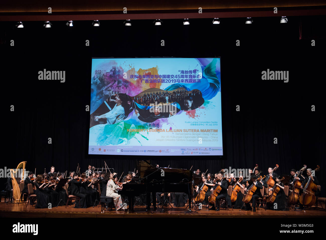 Legend pianist hi-res stock photography and images - Alamy