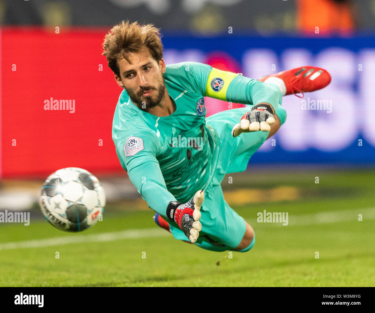 Paris saint germain goalkeeper kevin trapp hi-res stock photography and ...