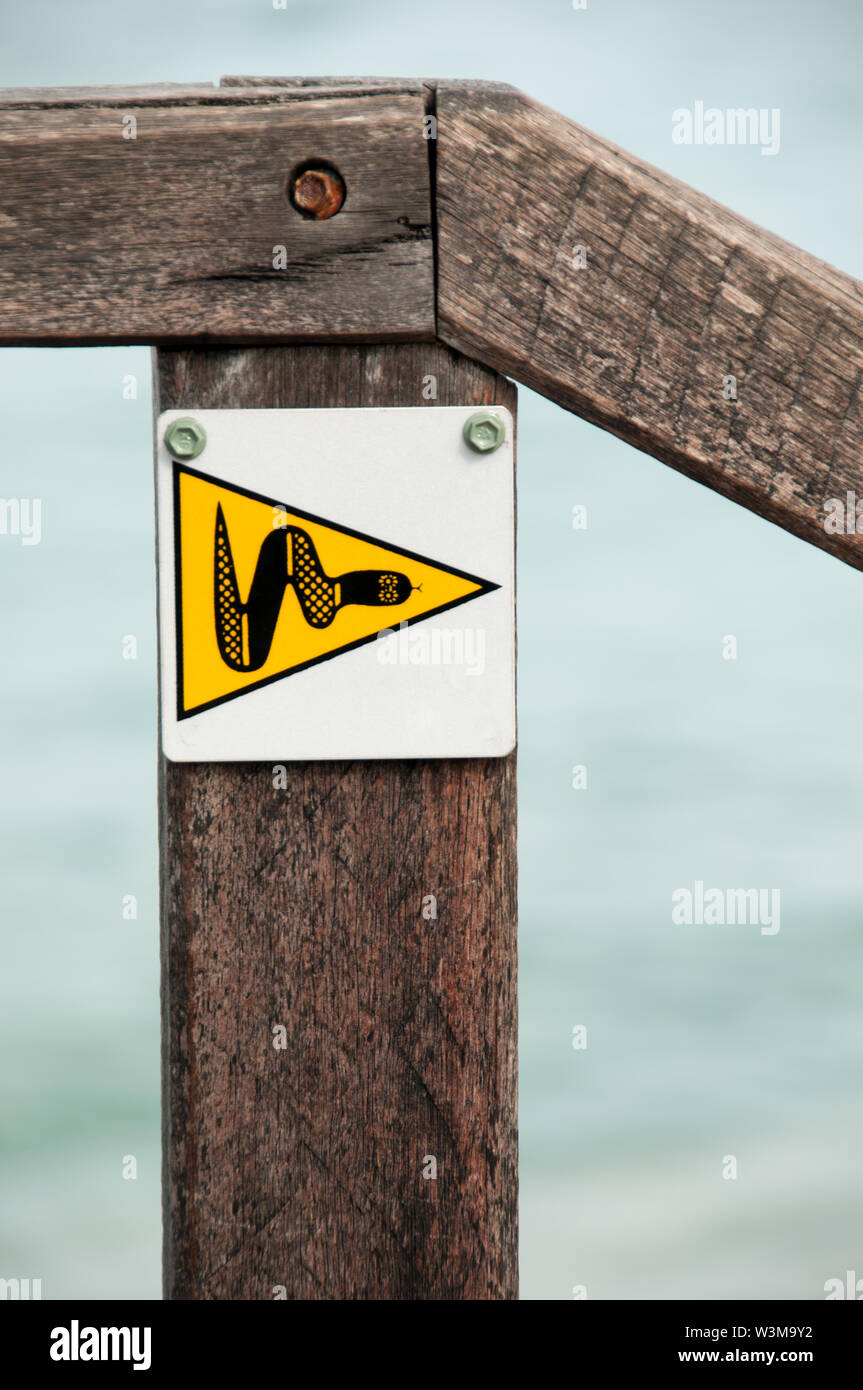 Snake warning sign australia hi-res stock photography and images - Alamy