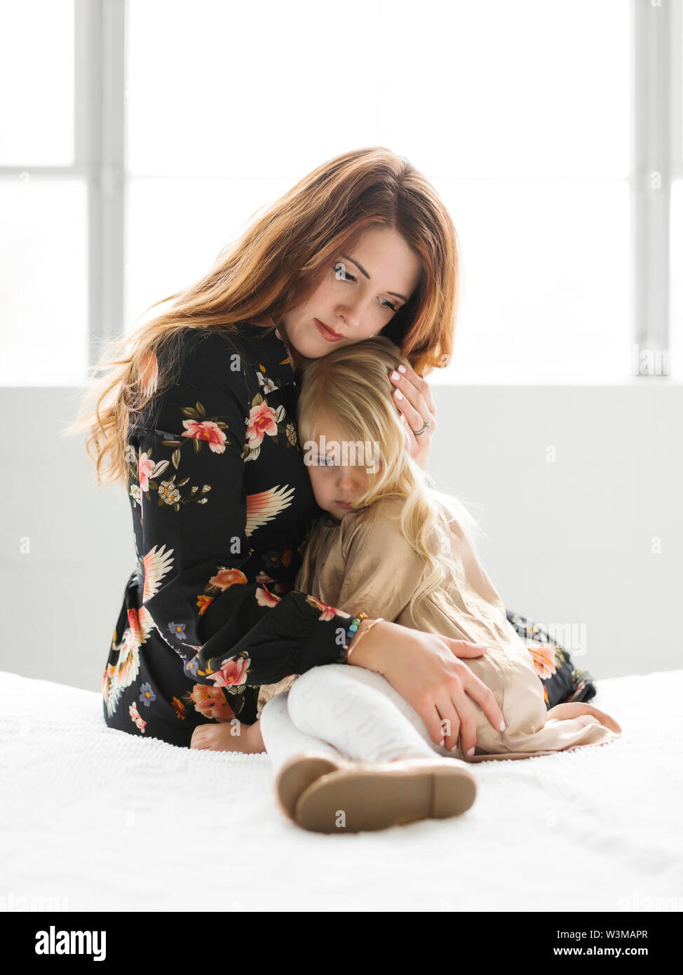 Comforting arm around hi-res stock photography and images - Alamy