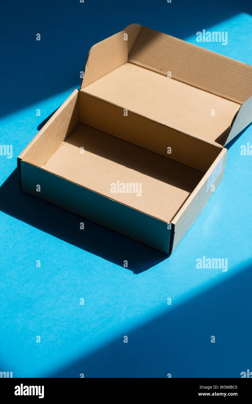 Empty cardboard box hi-res stock photography and images - Alamy