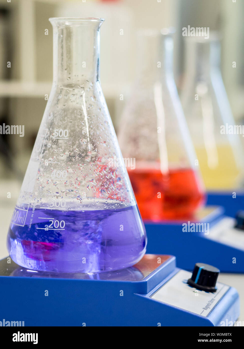 Magnetic stirrer hi-res stock photography and images - Alamy