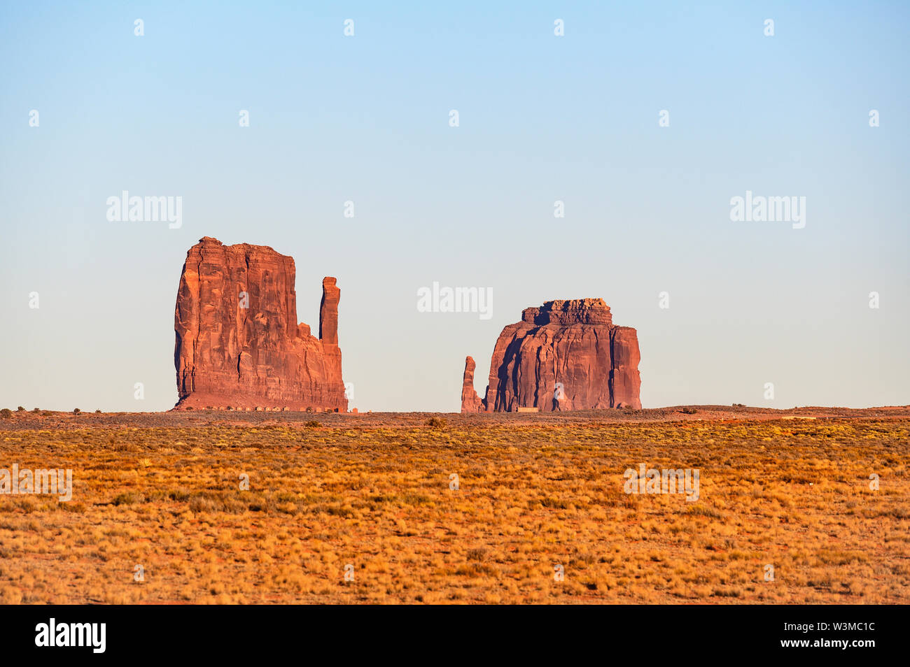 Buttes in monument valley hi-res stock photography and images - Alamy