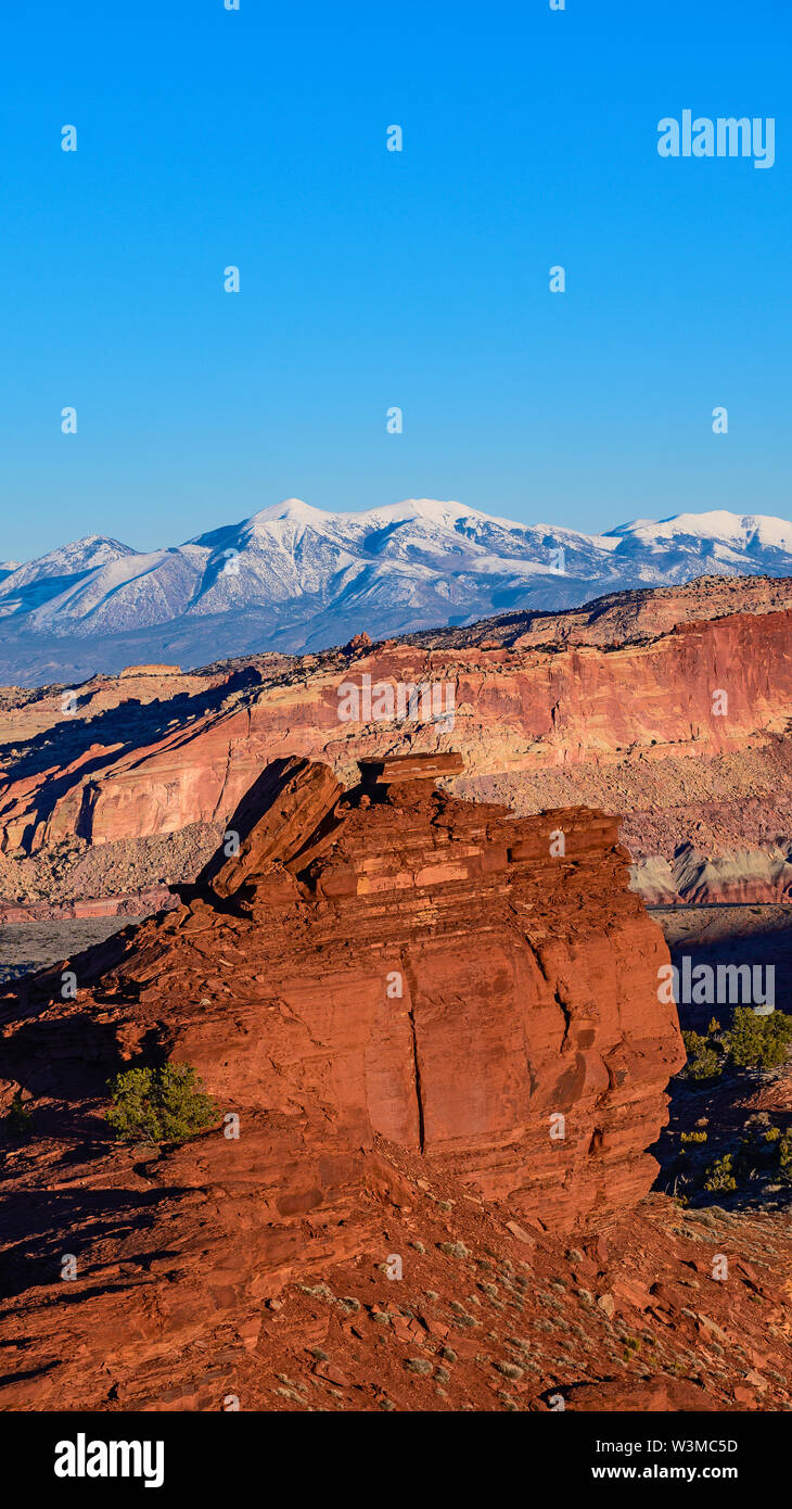 Rock formations and mountain landscape in Capitol Reef National Park ...