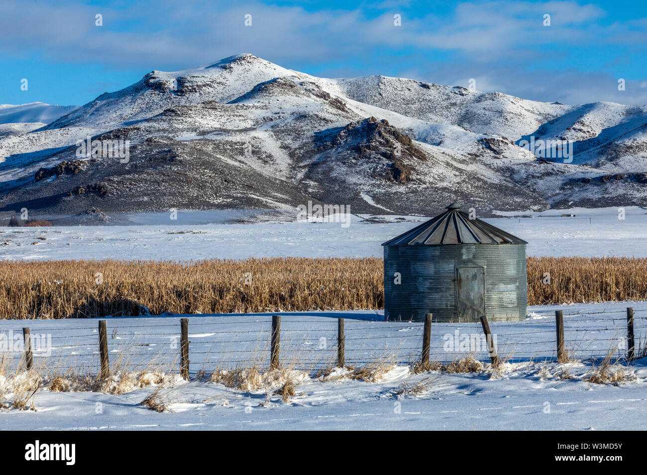 Horizontal silo hi-res stock photography and images - Alamy