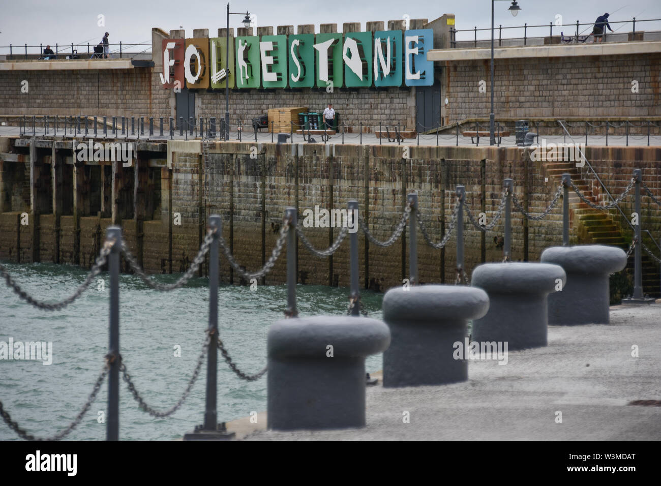 Folkestone harbour arm hi-res stock photography and images - Alamy