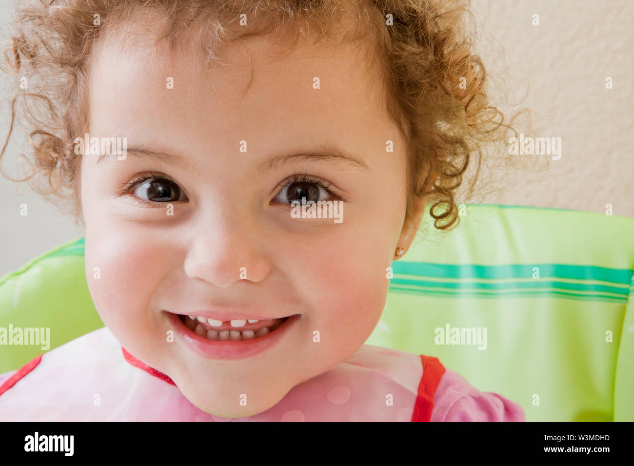 Close up smiling girls hi-res stock photography and images - Alamy