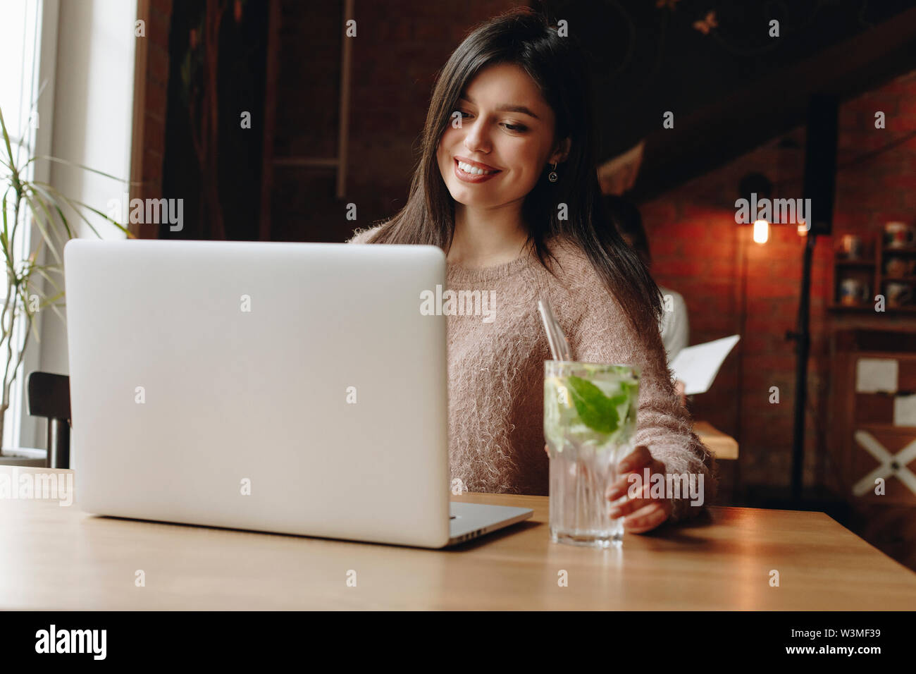 One person restaurant hi-res stock photography and images - Alamy