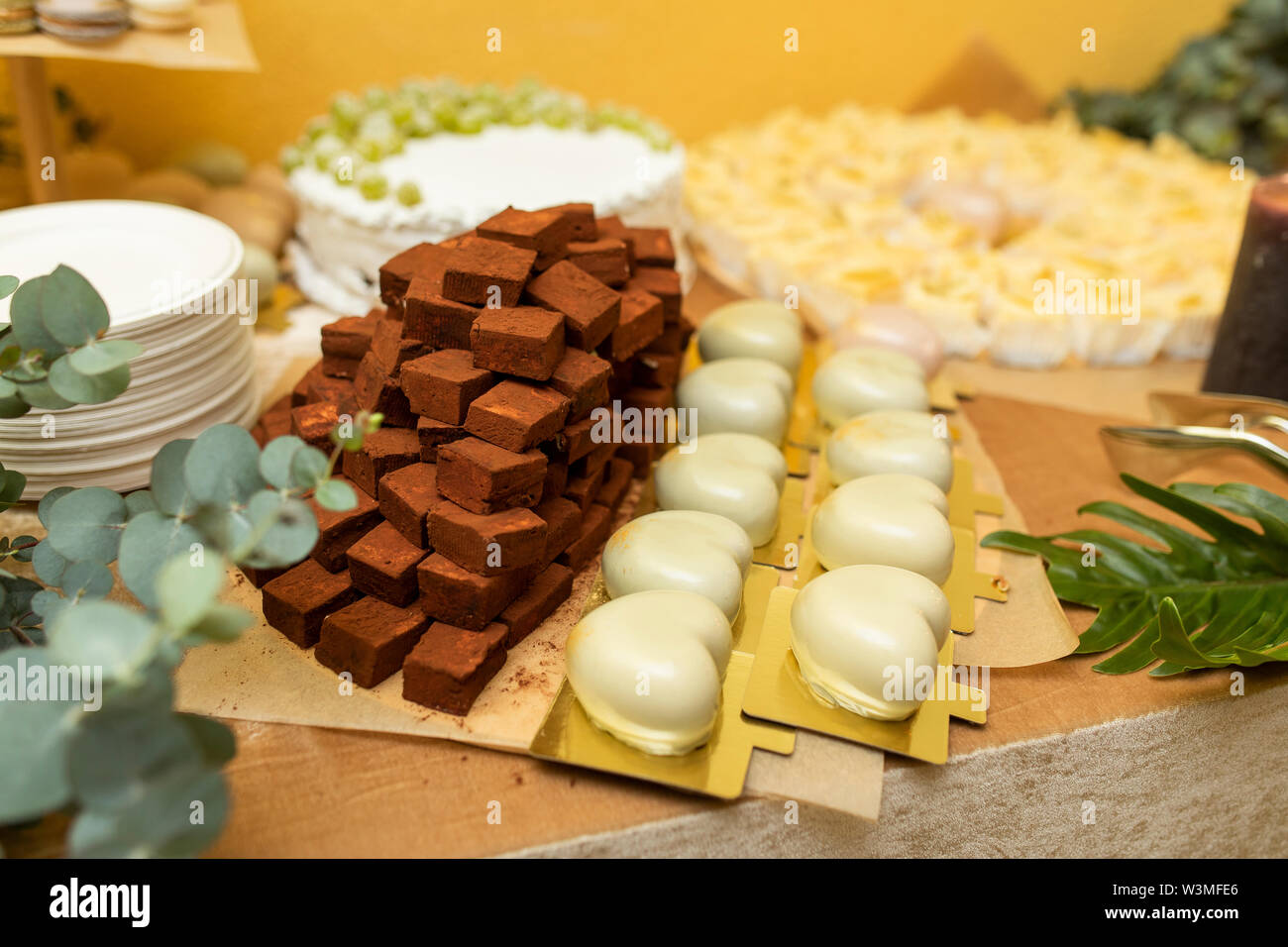 Group of chocolates hi-res stock photography and images - Alamy